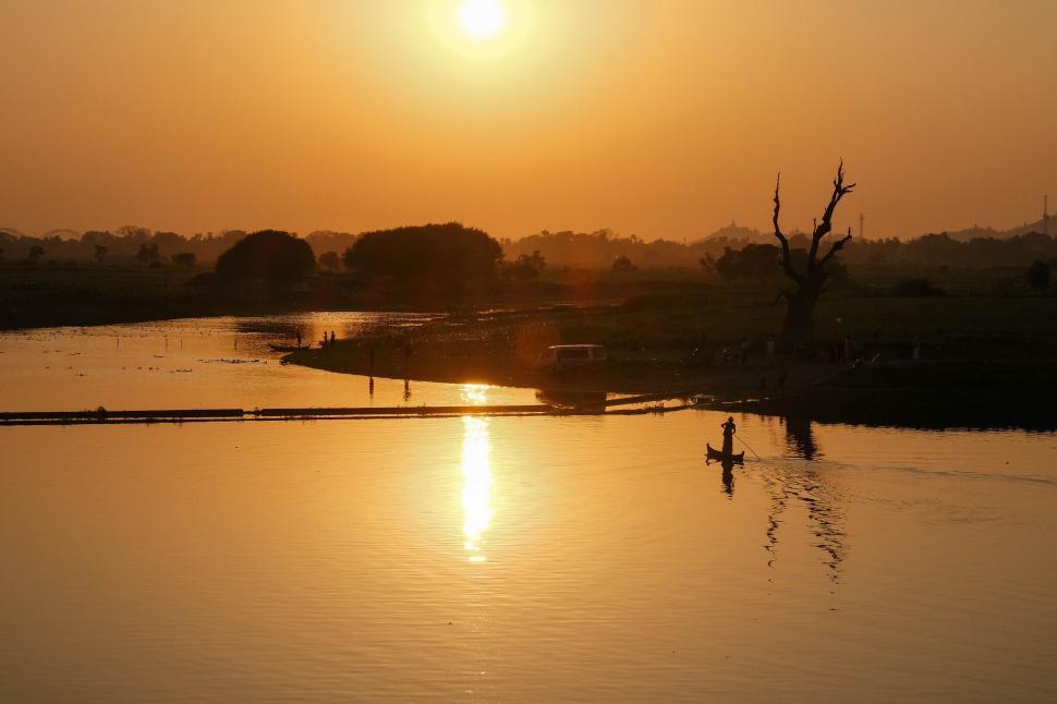 Free Stock Photo of The Sun Setting Over a Body of Water | Download ...