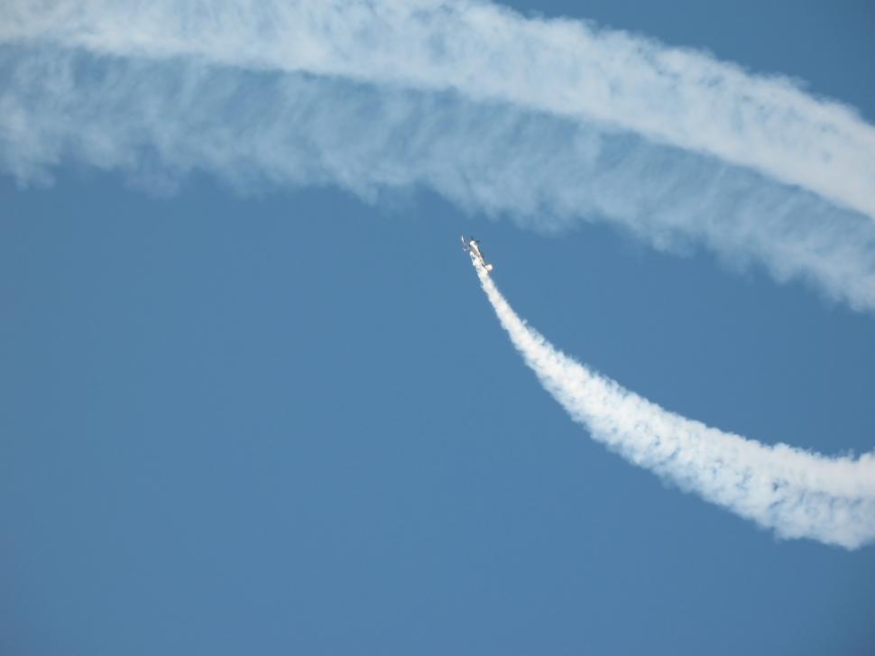 Free Stock Photo of Aerobatic team making loopings in the air ...
