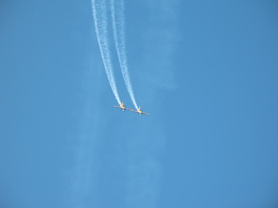 Free Stock Photo of Aerobatic team making loopings in the air ...