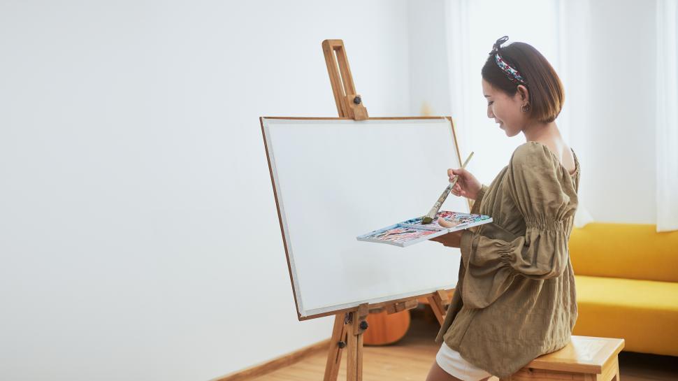 Free Stock Photo of Woman artist starting a painting. | Download Free ...