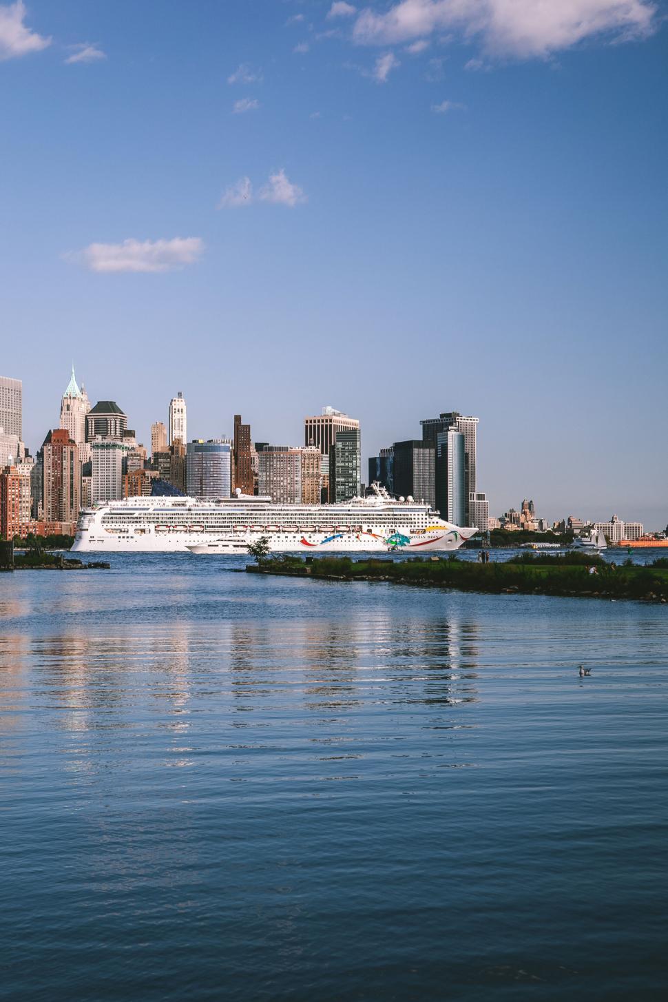 Free Stock Photo of City skyline with a cruise ship docked | Download ...