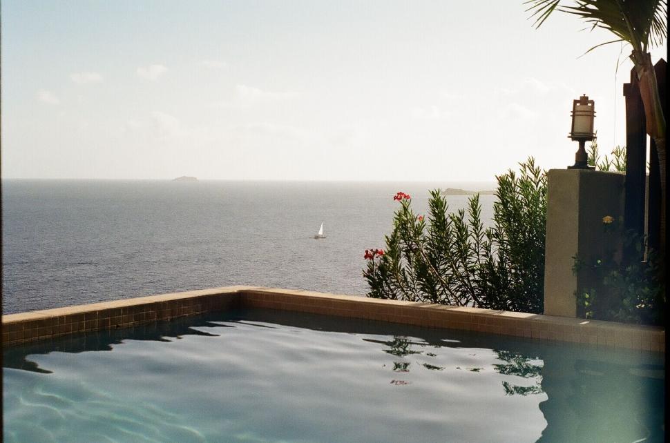 Free Stock Photo of Luxurious infinity pool overlooking the ocean ...