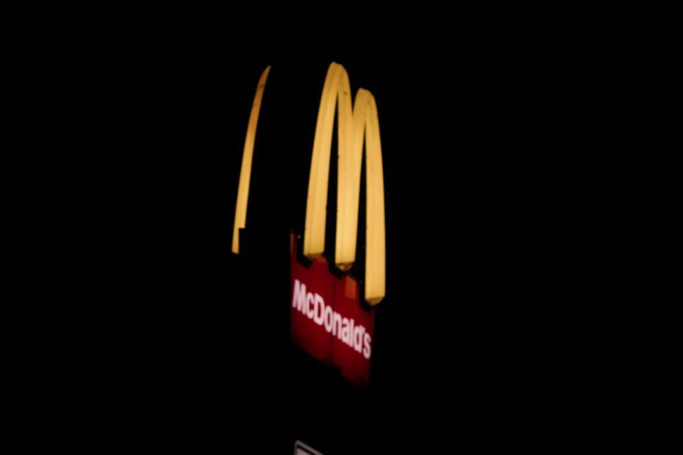 Free Stock Photo of Night shot of a fast food restaurant sign ...