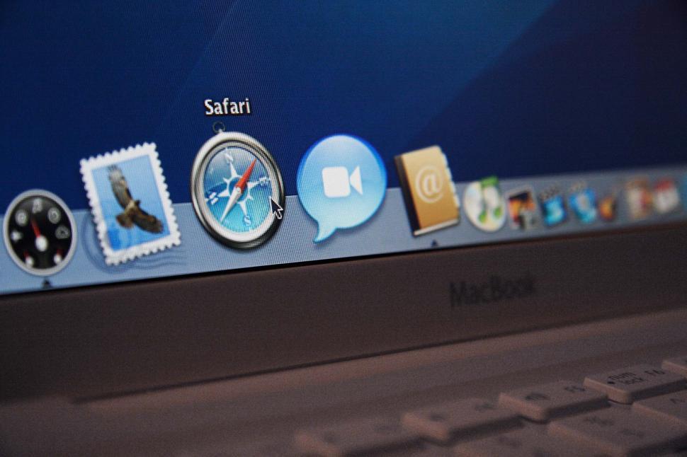 Free Stock Photo of web browsers safari compass icons arrows dock lcd ...