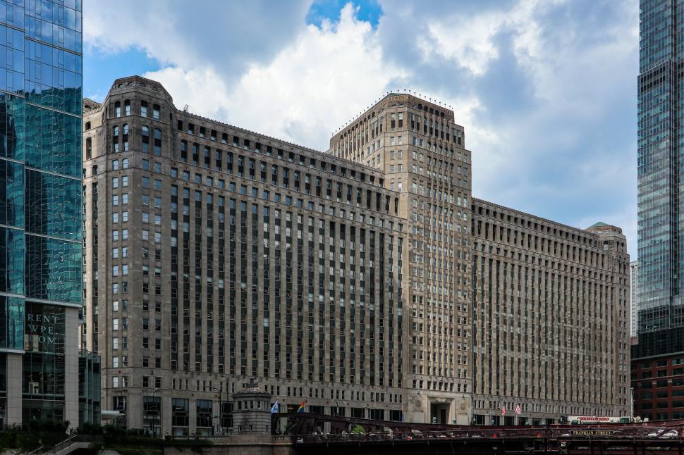 Free Stock Photo of Expansive Chicago Merchandise Mart building with ...
