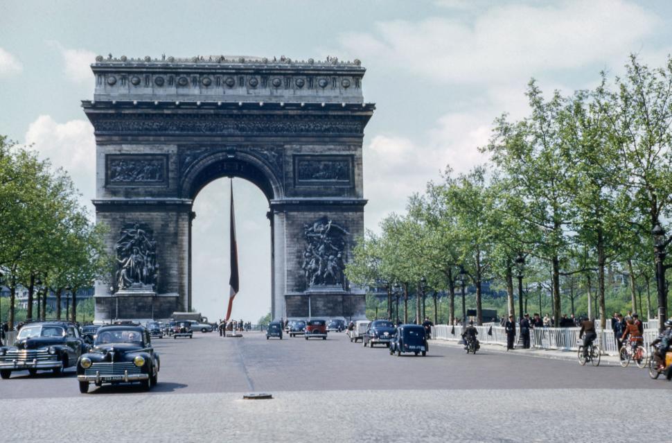 Free Stock Photo of The Arc de Triomphe at the Champs-Élys?es in Paris with traffic | Download ...