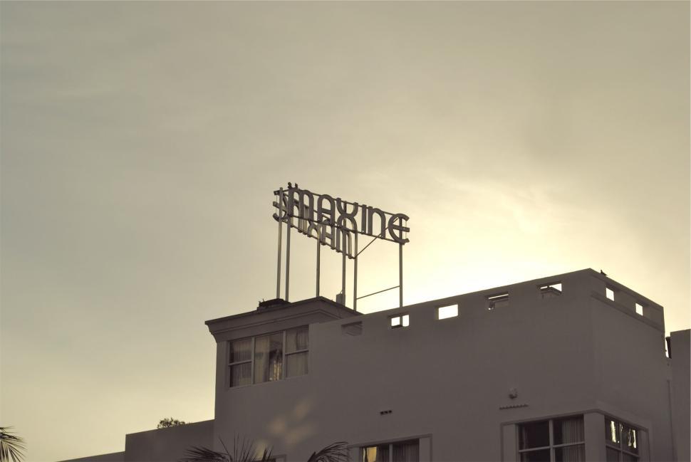Free Stock Photo of Building with imagine sign in subtle evening light ...