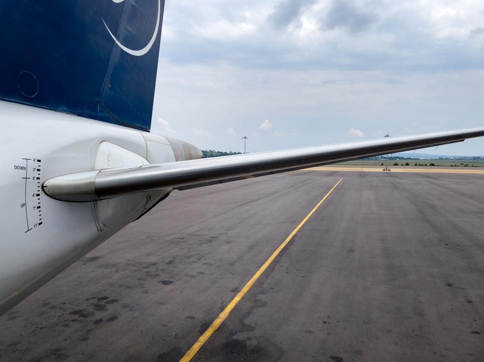 Free Stock Photo of Airplane wing view from the ground with a clear sky ...