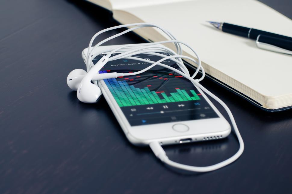 Free Stock Photo of Smartphone playing music | Download Free Images and ...