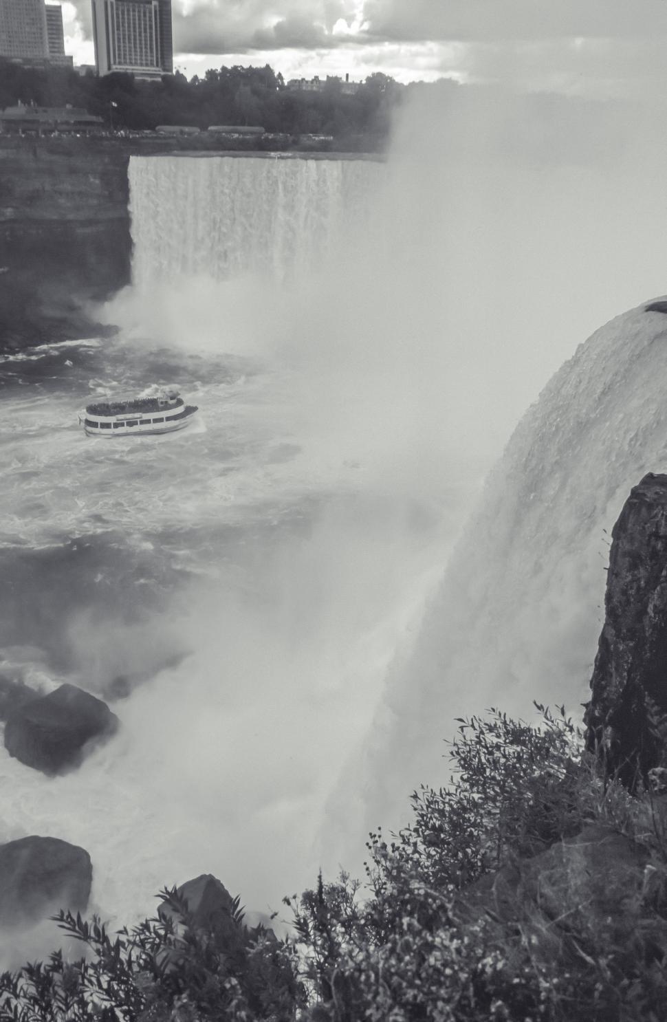 Free Stock Photo of Boat in Niagara River Matte Background | Download ...