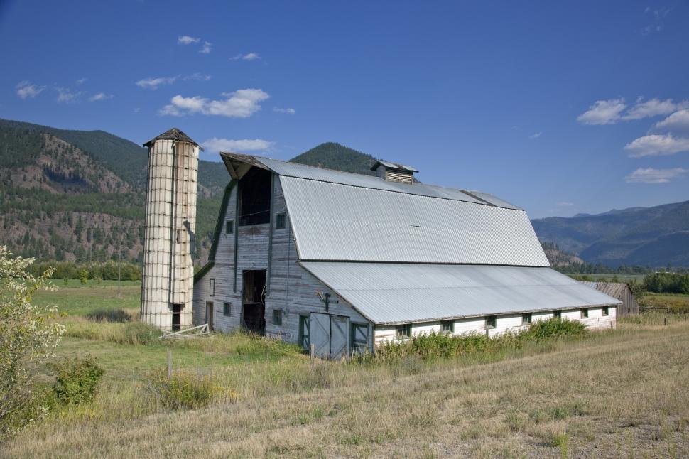 Free Stock Photo of Barn in a Field With Mountains in the Background ...