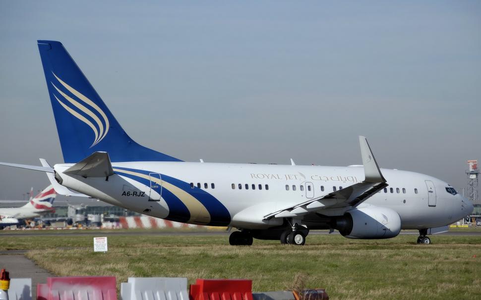 Free Stock Photo of Large Jetliner on Airport Runway | Download Free ...